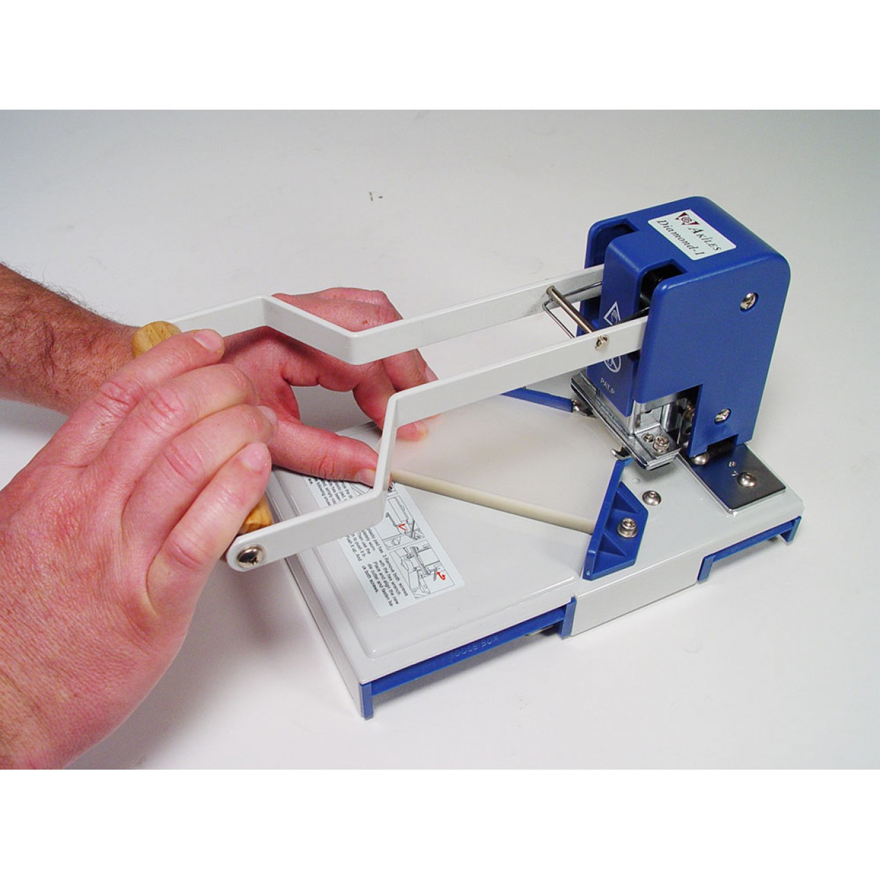 Akiles Diamond 1 - Manual Corner Rounding Machine