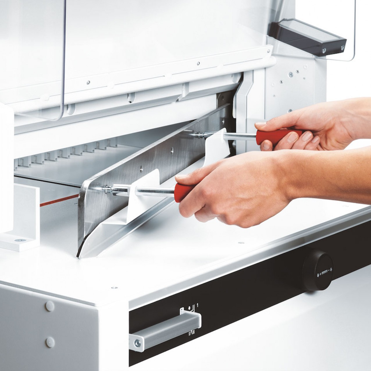 Triumph 6655 25-1/2" Automatic Programmable Paper Cutter